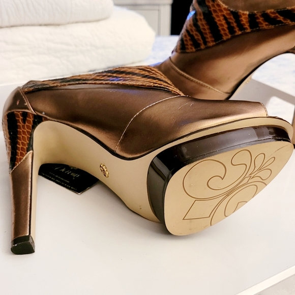 Dereon | Shoes | Dereon Platform Bootie Heels Beyonce Obsessed Bronze ...